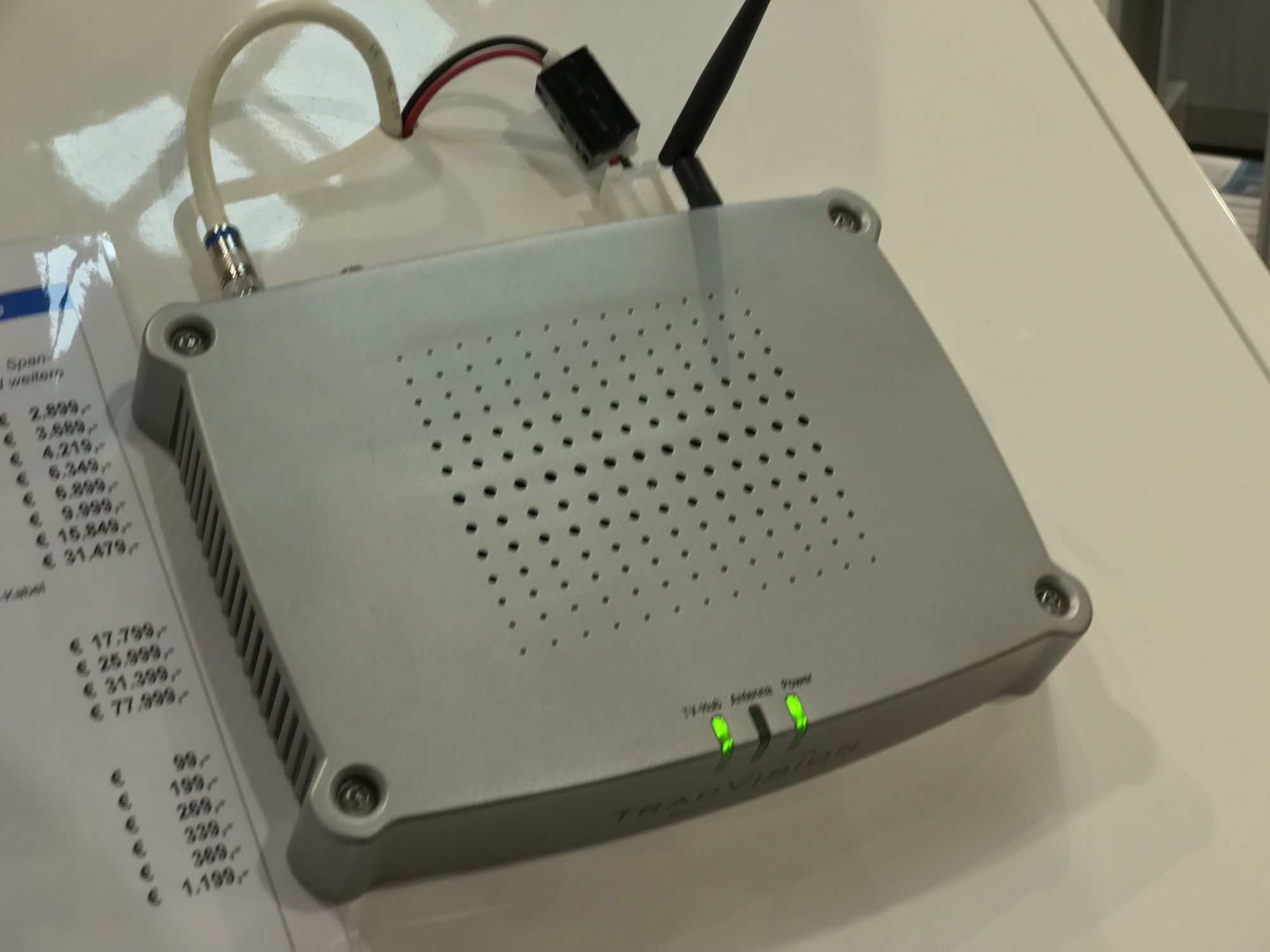 KVH TracVision TV 3 (M3) Single LNB mit IP-TV-Hub B Marine-Sales