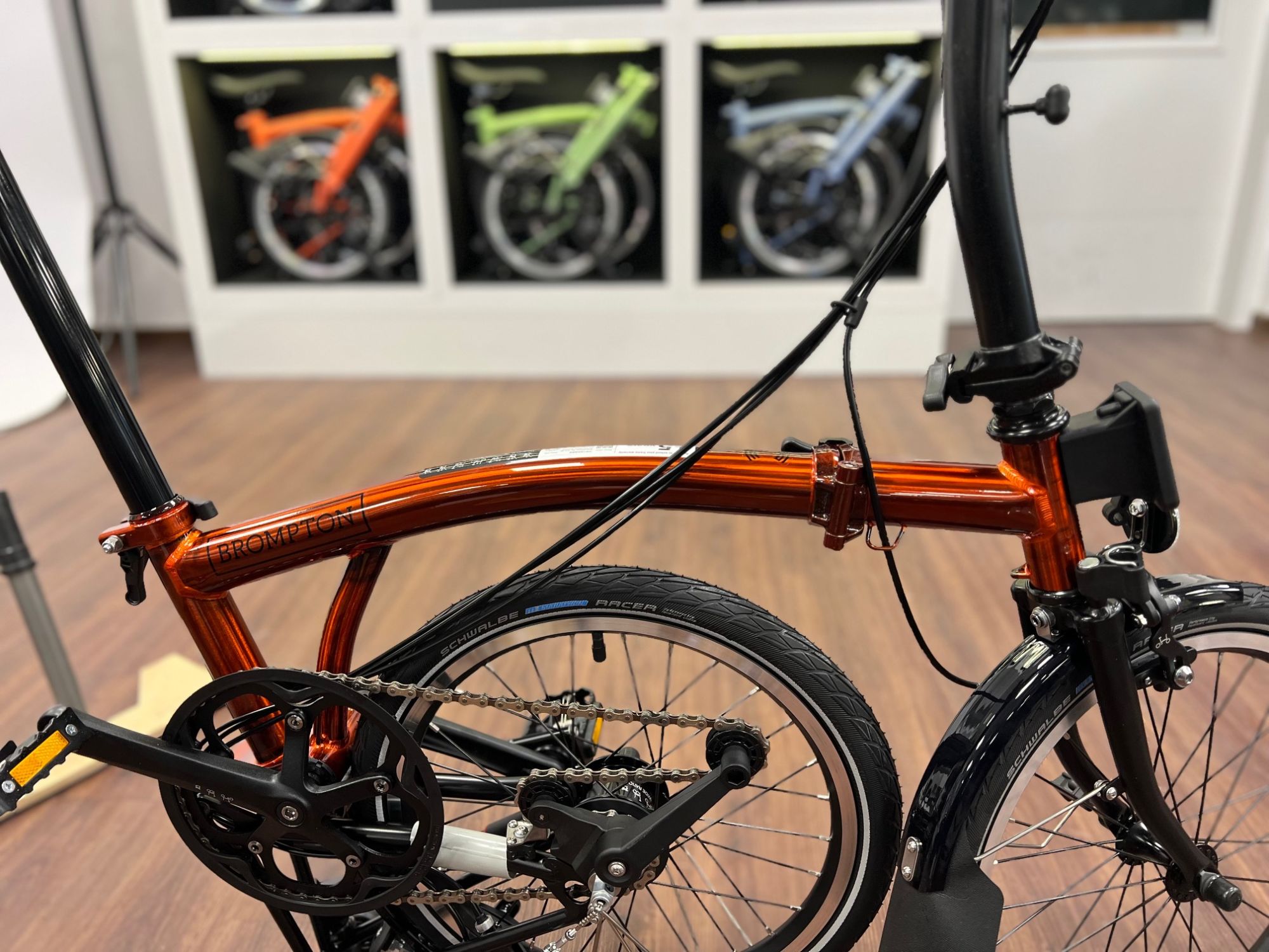 Brompton Explore Flame Lacquer Mittlerer Lenker Faltrad