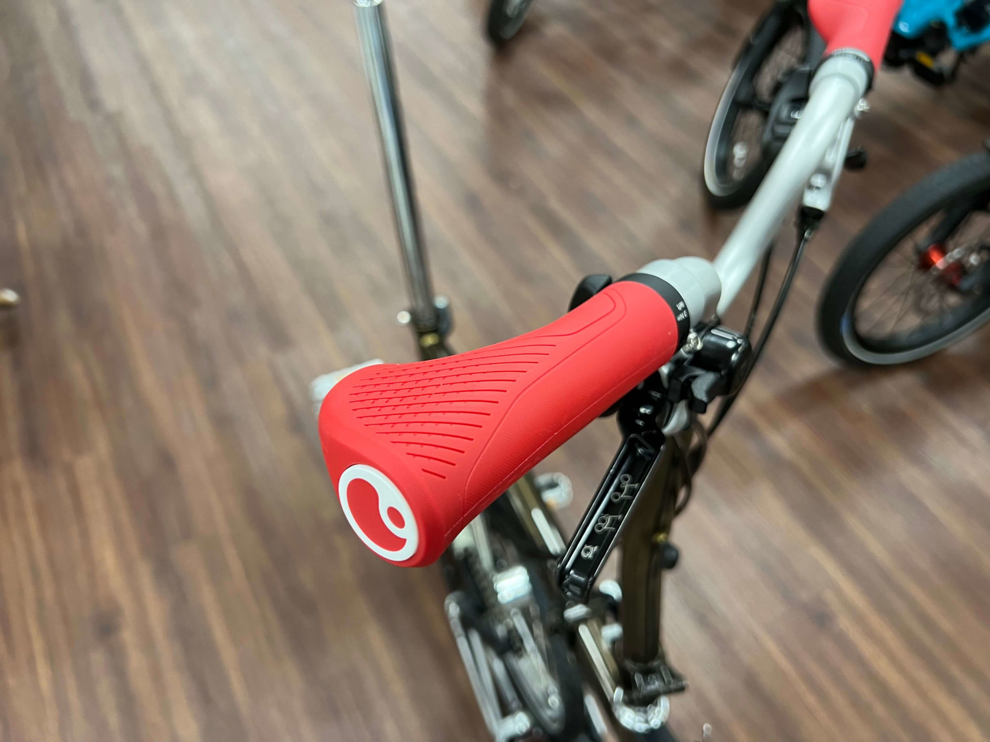 Ergon GS1 Evo Chili Red Griffe Marine-Sales