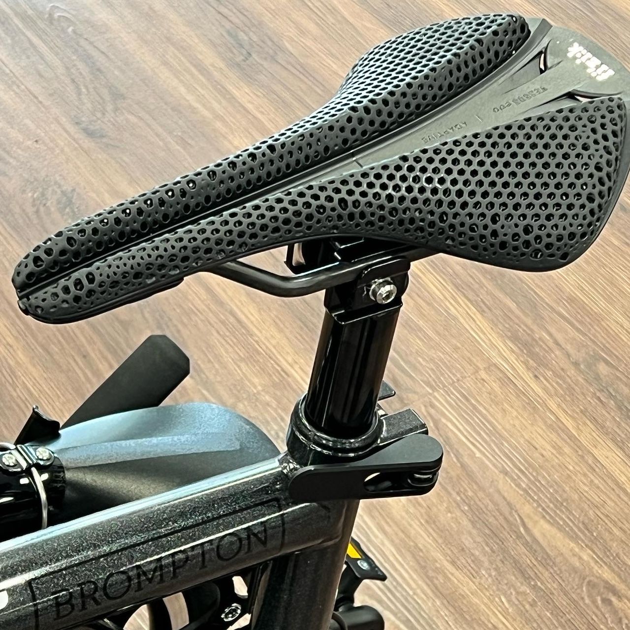 Fizik Antares Versus Evo 00 Adaptive inkl. Brompton Pentaclip Marine-Sales